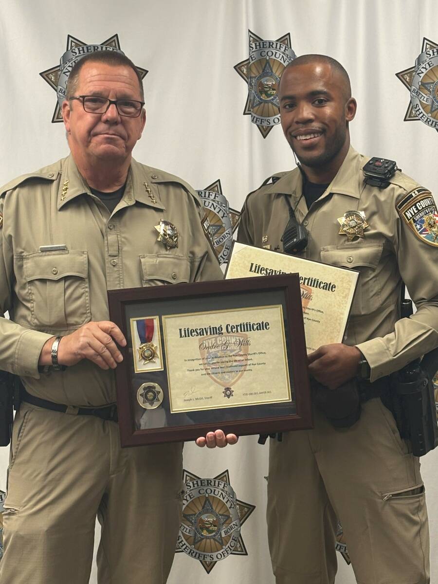 Nye deputy Ondre Willis receives a life-saving certificate | Pahrump Valley Times